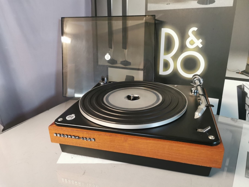 BEOGRAM 1000 TURNTABLE - Quality Dream Audio